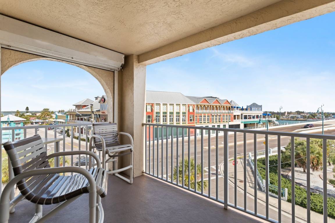 106 M² Condo ∙ 2 Bedrooms ∙ 8 Guests - Madeira Beach, FL