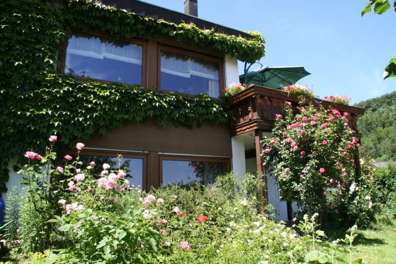 90 M² Ferienwohnung ∙ 2 Schlafzimmer ∙ 4 Gäste - Albstadt