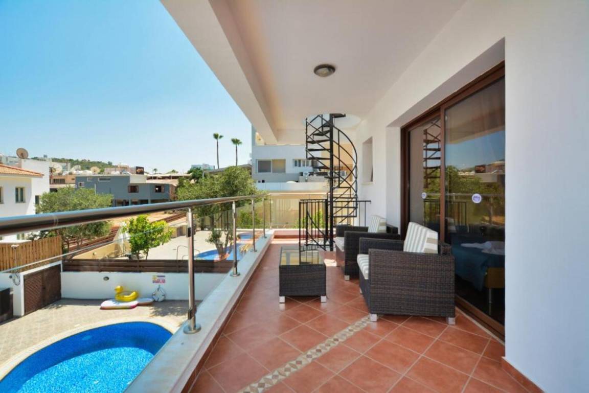 277 M² Villa ∙ 5 Chambres ∙ 16 Personnes - Protaras