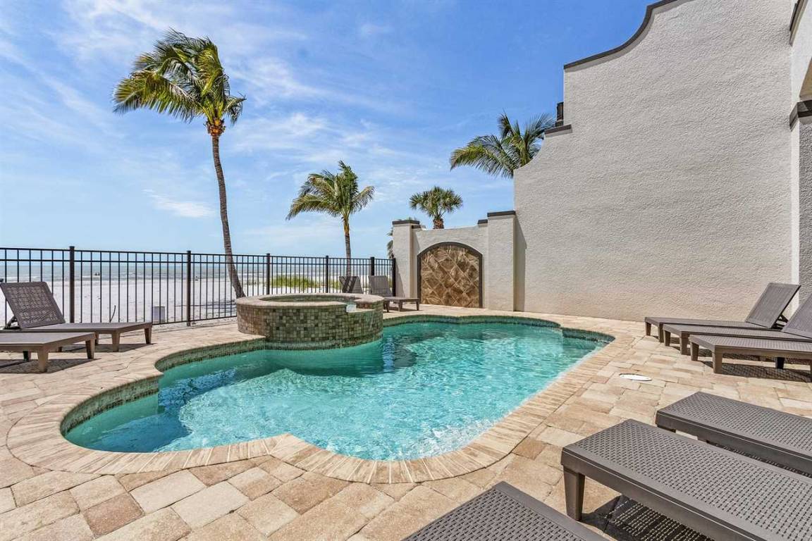 642 M² Ferienhaus ∙ 10 Schlafzimmer ∙ 24 Gäste - Fort Myers Beach, FL