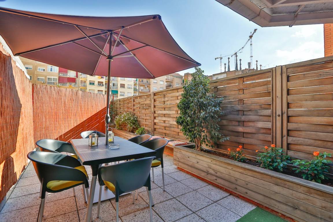 120 M² Apartamento ∙ 2 Habitaciones ∙ 6 Huéspedes - Barcelona