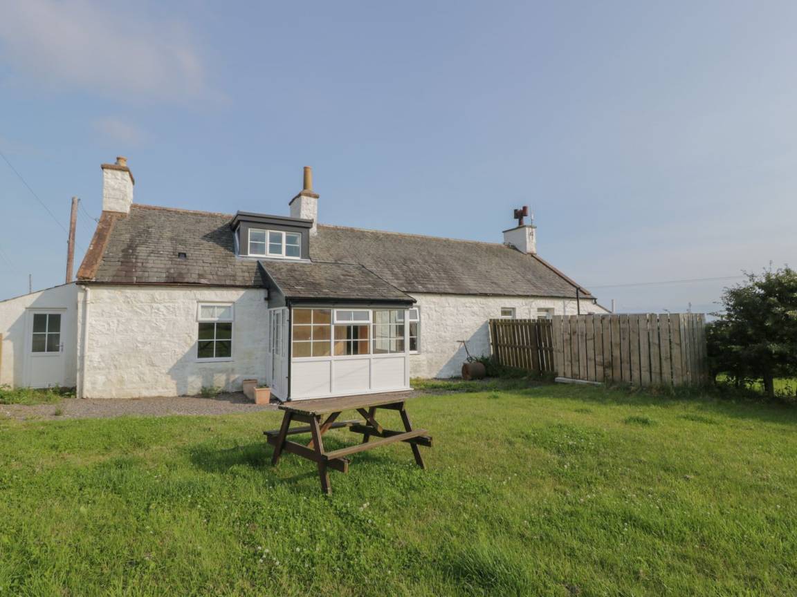 Cottage ∙ 3 Bedrooms ∙ 6 Guests - Caerlaverock Castle