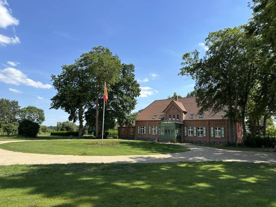 400 M² Ferienhaus ∙ 5 Schlafzimmer ∙ 10 Gäste - Neustadt-Glewe
