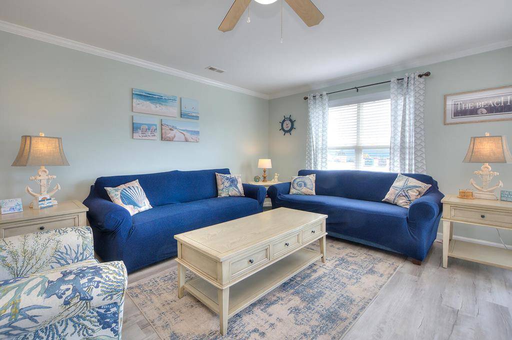 Condo ∙ 3 Bedrooms ∙ 10 Guests - Oak Island, NC