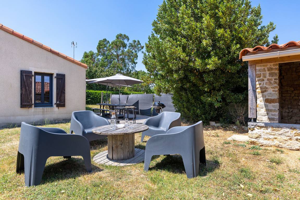 192 M² Huis ∙ 4 Slaapkamers ∙ 14 Gasten - Chantonnay