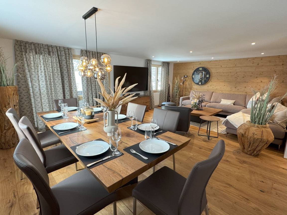 121 M² Chalet ∙ 3 Bedrooms ∙ 8 Guests - Laax