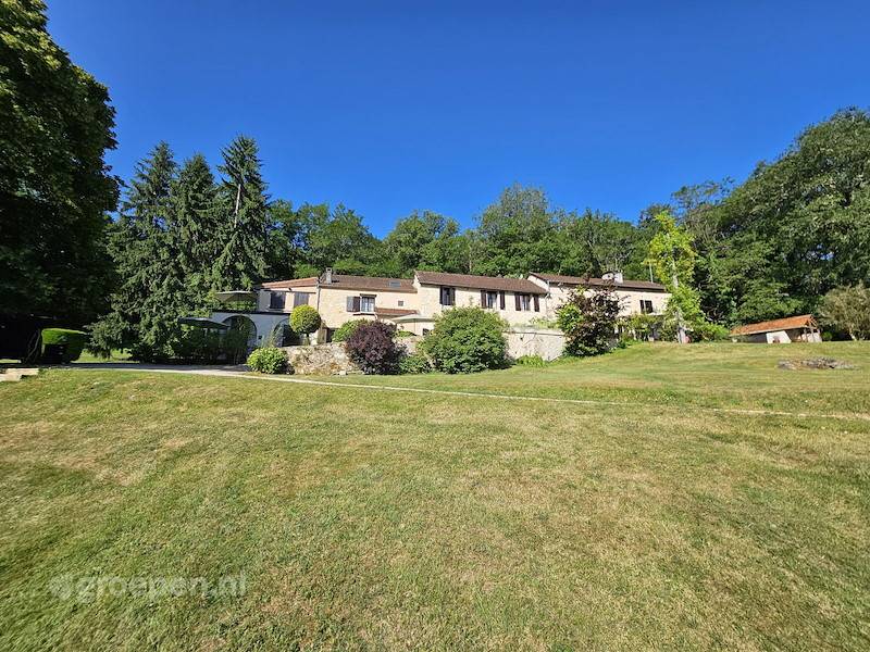 House ∙ 13 Bedrooms ∙ 26 Guests - Martel