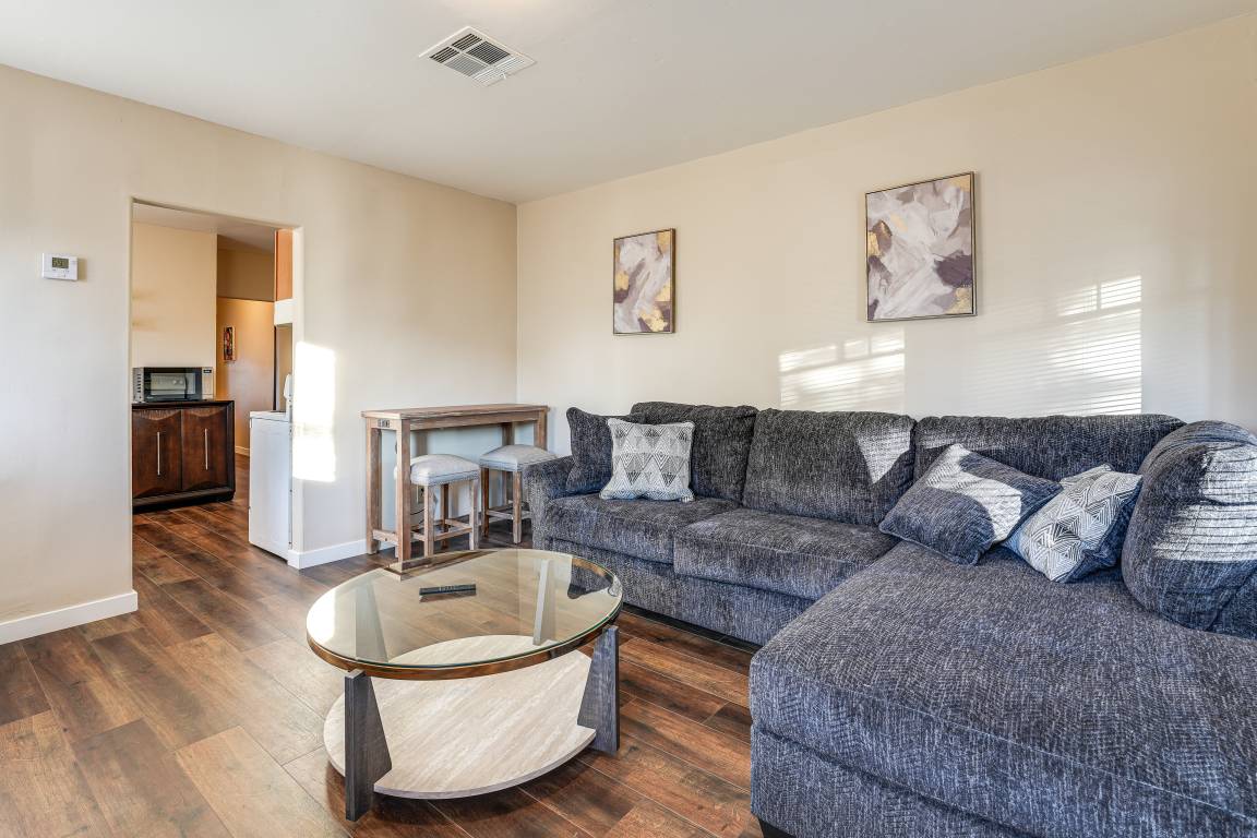 74 M² Apartment ∙ 2 Bedrooms ∙ 6 Guests - Grand Canyon University, Phoenix