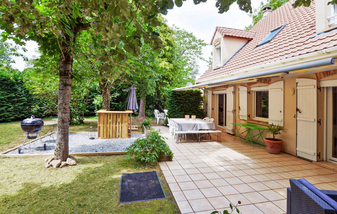 200 M² Maison De Vacances ∙ 7 Chambres ∙ 15 Personnes - Créteil
