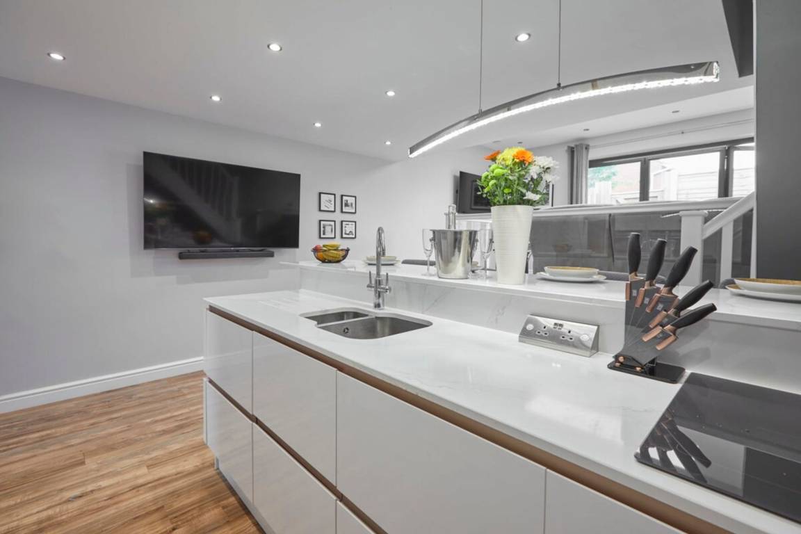Apartment ∙ 2 Bedrooms ∙ 5 Guests - Scarborough