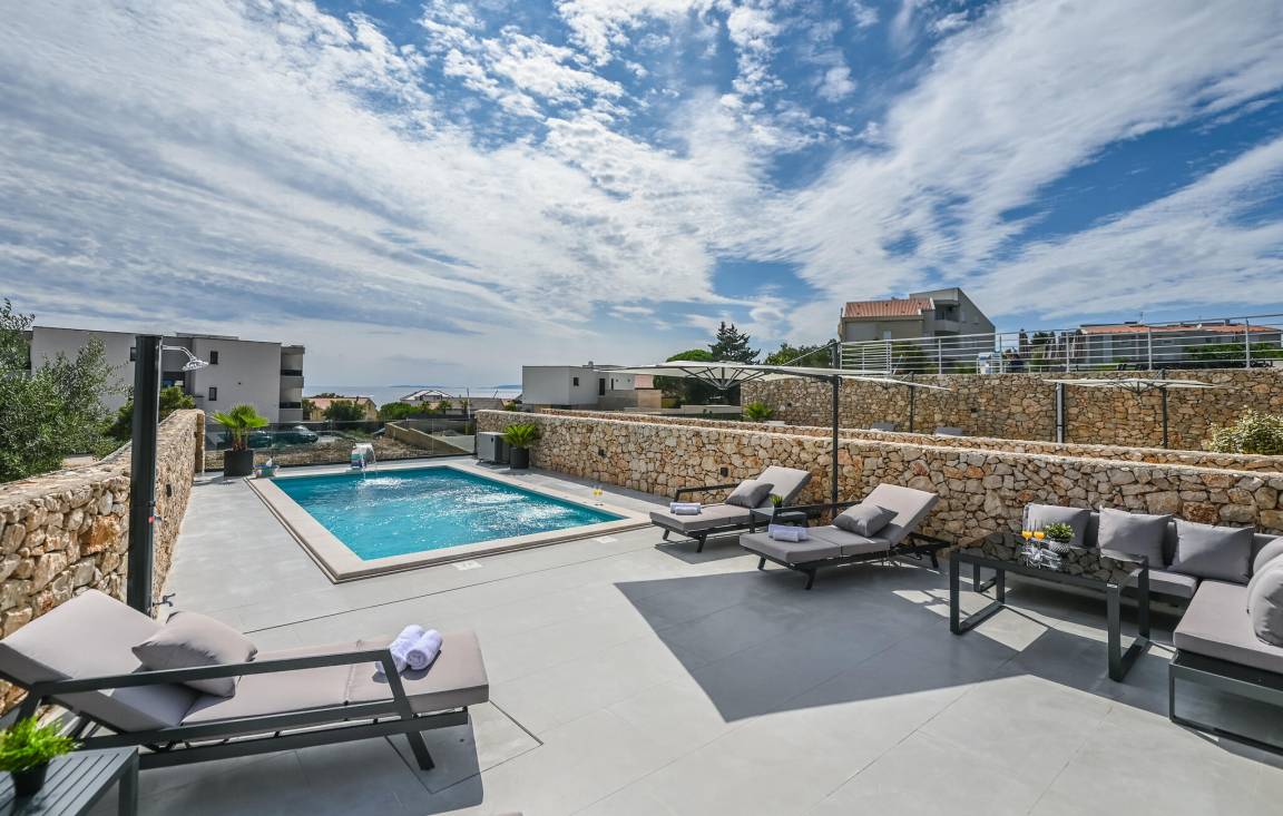 220 M² Maisonette ∙ 4 Bedrooms ∙ 10 Guests - Caska