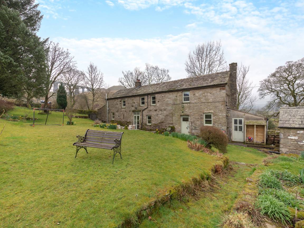 Cottage ∙ 4 Bedrooms ∙ 8 Guests - Horton in Ribblesdale