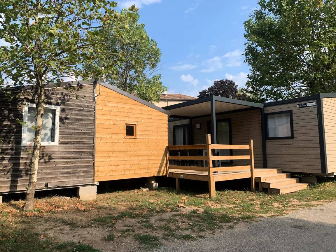 53 M² Caravan ∙ 5 Bedrooms ∙ 9 Guests - Fleurie