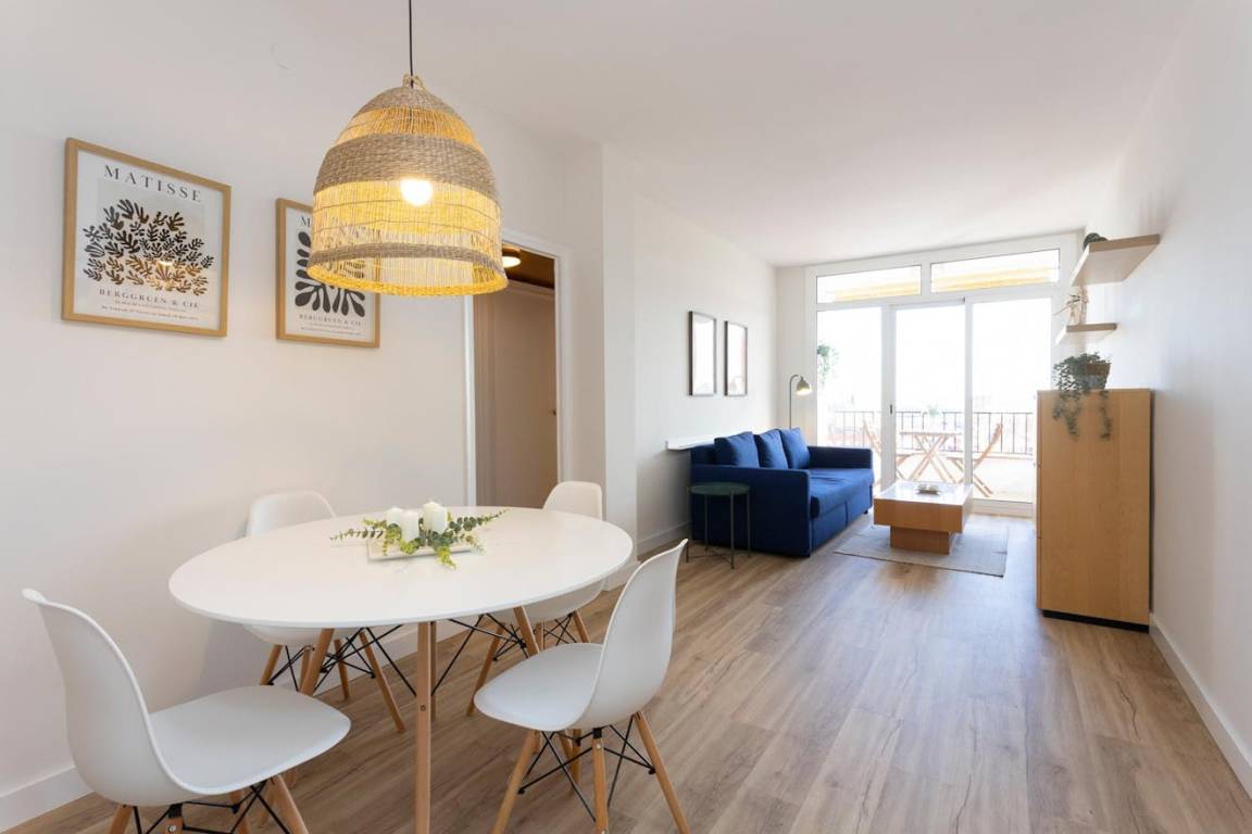 66 M² Apartamento ∙ 3 Habitaciones ∙ 4 Huéspedes - Sabadell