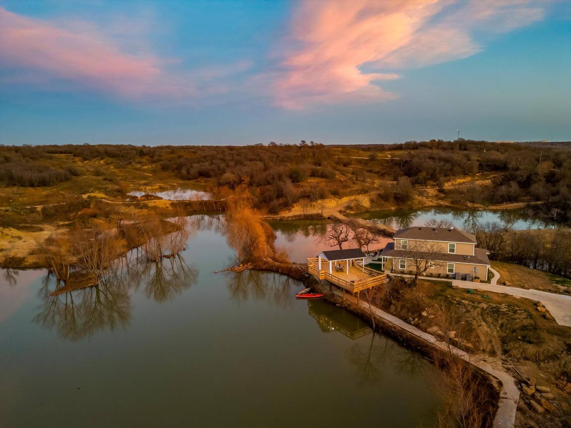 167 M² House ∙ 3 Bedrooms ∙ 8 Guests - Lake Bridgeport