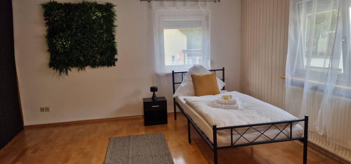 80 M² Apartment ∙ 4 Bedrooms ∙ 5 Guests - Hechingen