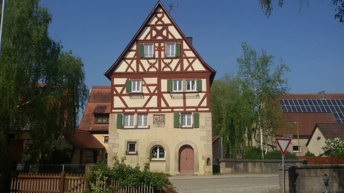 59 M² Ferienwohnung ∙ 2 Schlafzimmer ∙ 4 Gäste - Creglingen