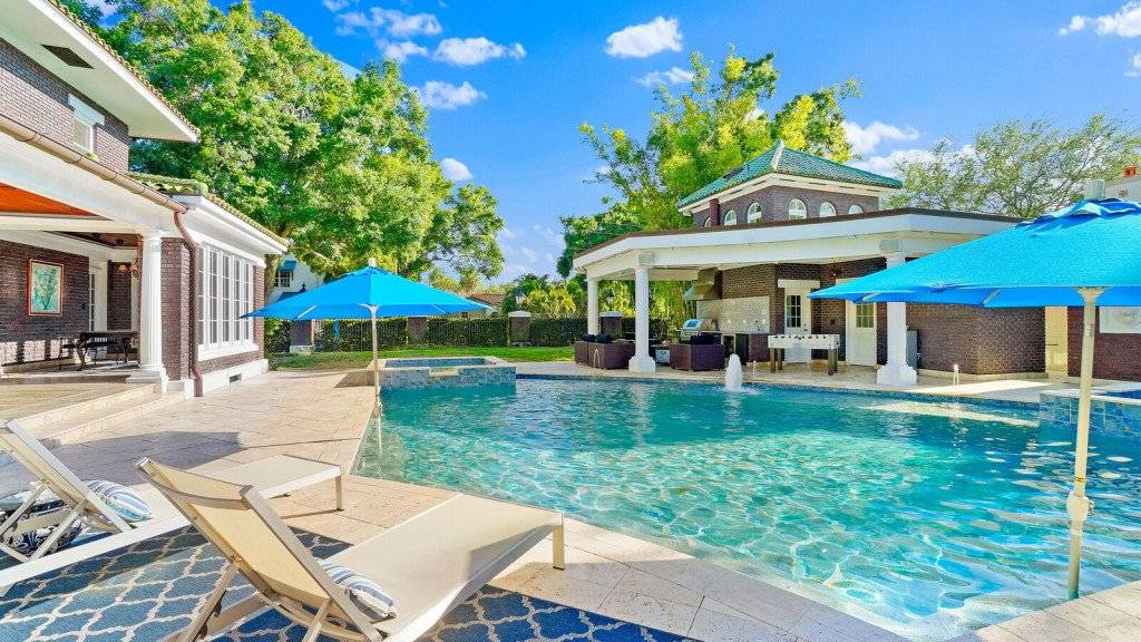 730 M² House ∙ 5 Bedrooms ∙ 9 Guests - St. Petersburg, FL