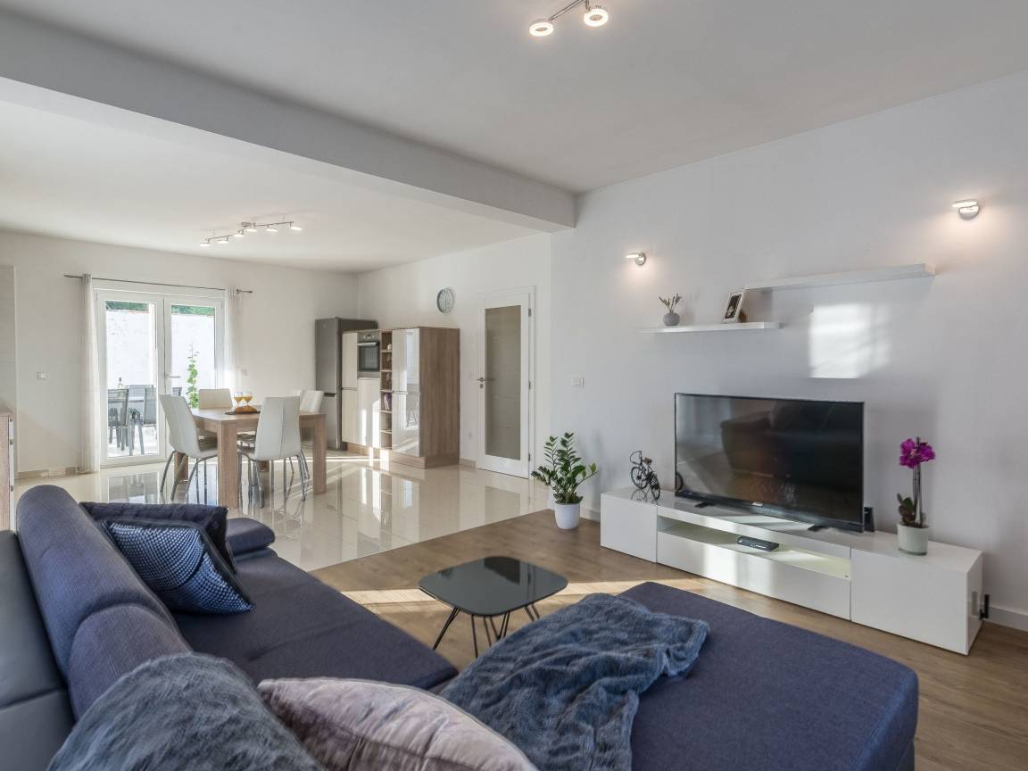 120 M² Huoneisto ∙ 3 Makuuhuonetta ∙ 6 Vierasta - Zadar