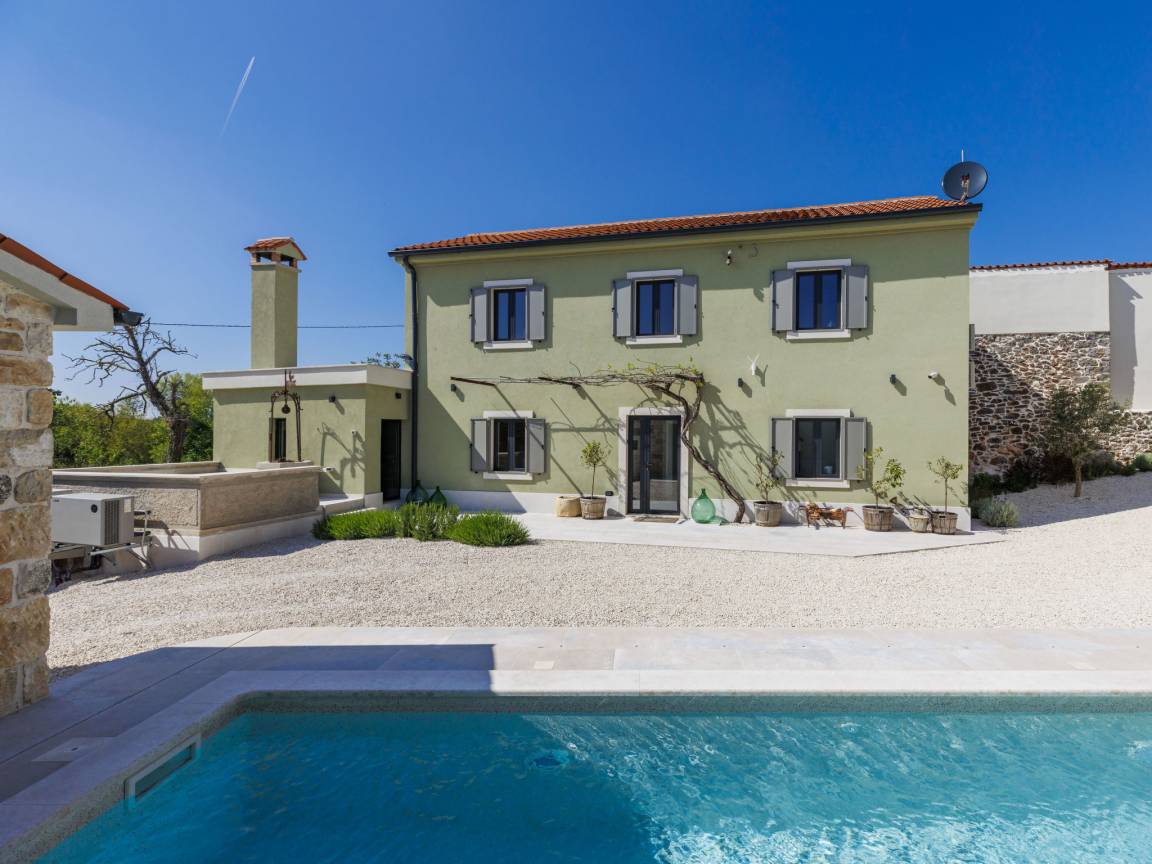 220 M² House ∙ 4 Bedrooms ∙ 8 Guests - Barban