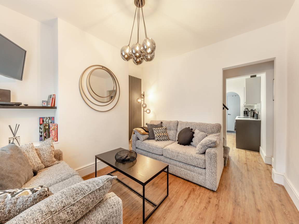 Cottage ∙ 3 Bedrooms ∙ 4 Guests - Lincoln