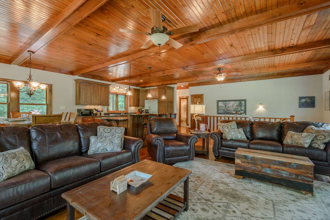 282 M² Cabin ∙ 4 Bedrooms ∙ 9 Guests - Boone, NC