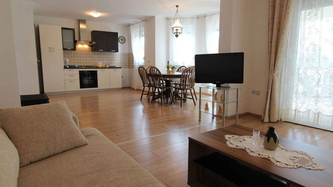 100 M² Appartement ∙ 2 Slaapkamers ∙ 4 Gasten - Krk