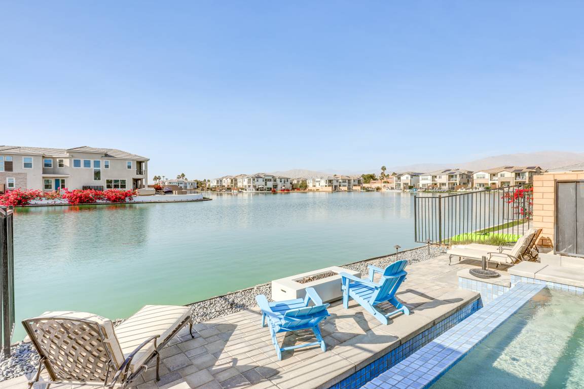 229 M² Apartment ∙ 5 Bedrooms ∙ 10 Guests - Coachella, CA