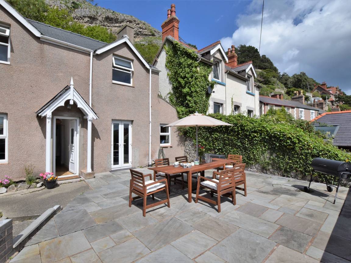 Cottage ∙ 3 Bedrooms ∙ 6 Guests - Llandudno