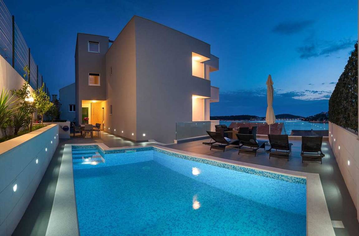 170 M² Villa ∙ 5 Bedrooms ∙ 12 Guests - Primošten