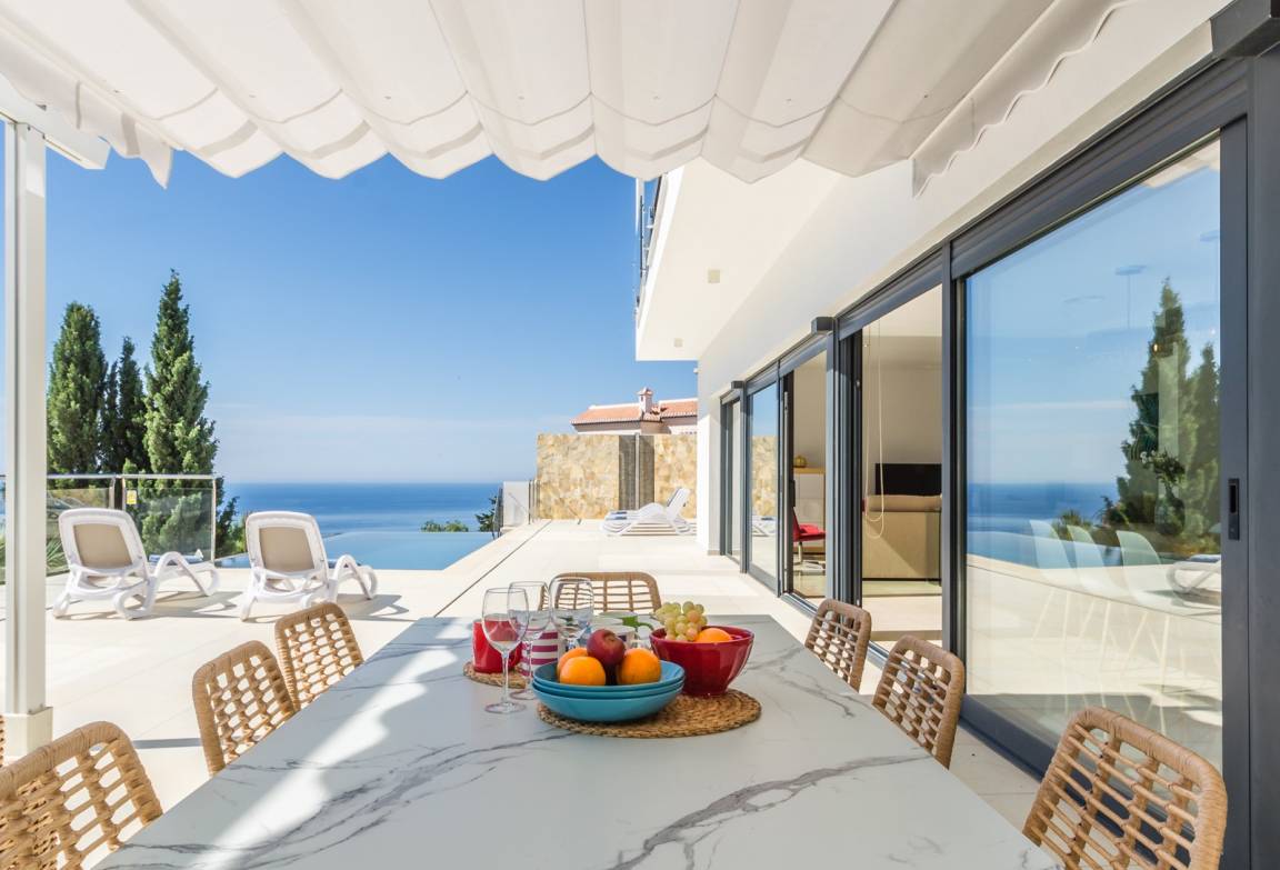 250 M² Villa ∙ 4 Schlafzimmer ∙ 8 Gäste - Salobreña
