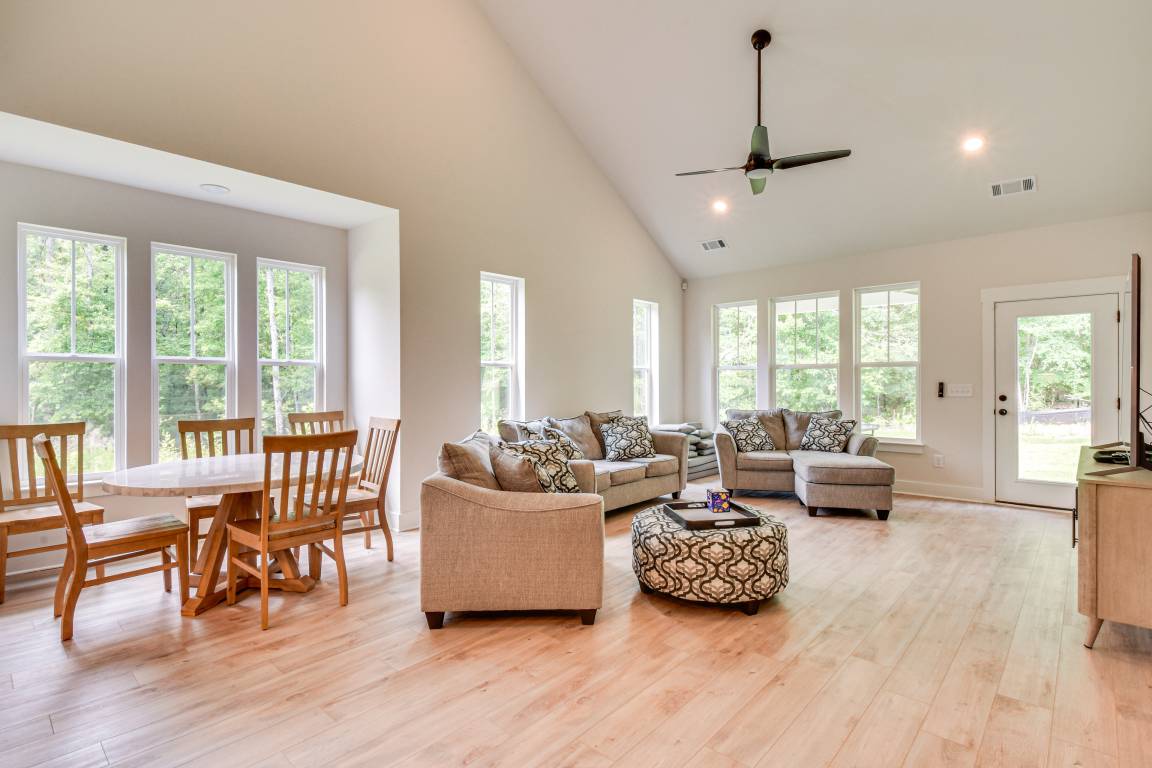232 M² Apartment ∙ 3 Bedrooms ∙ 8 Guests - Clemson, SC