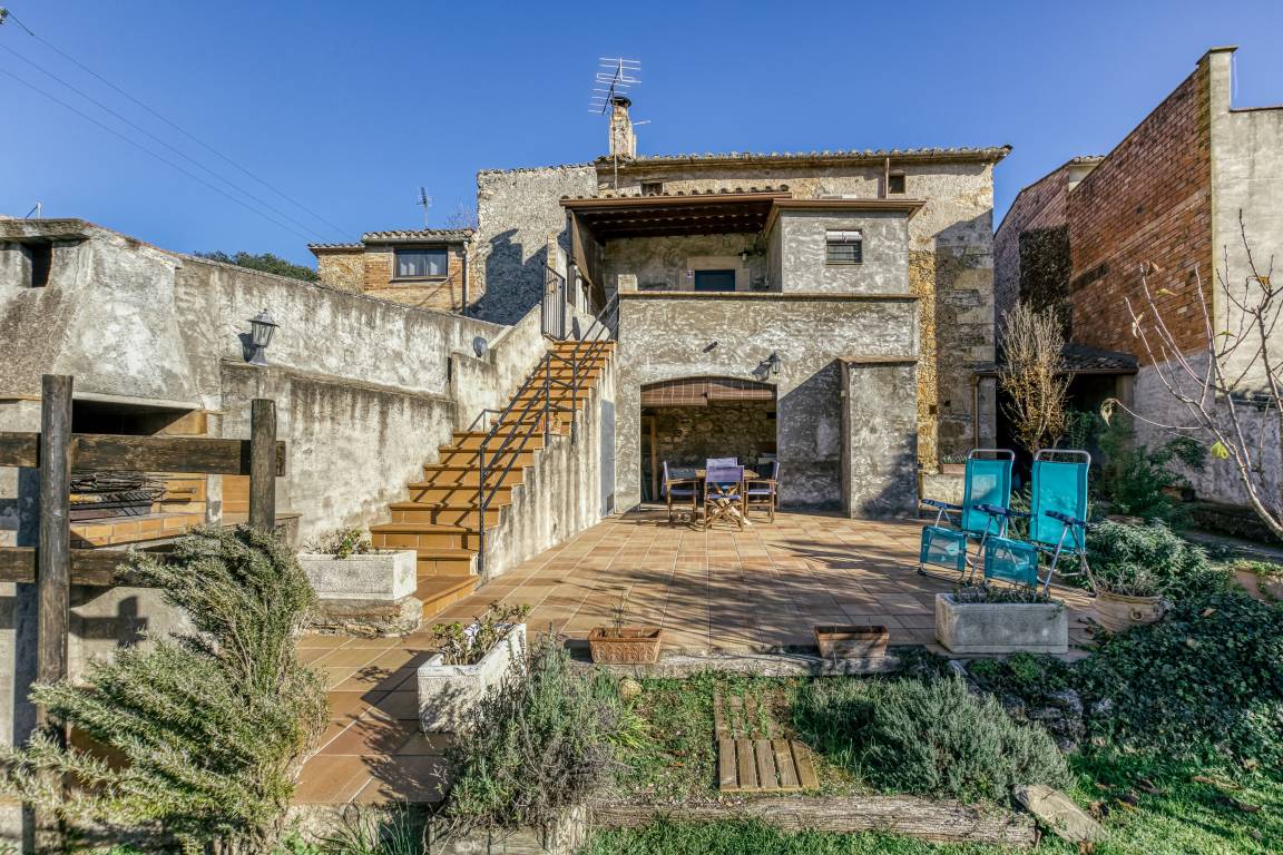 150 M² House ∙ 4 Bedrooms ∙ 8 Guests - Besalú