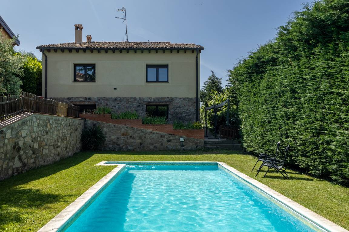 160 M² Villa ∙ 6 Habitaciones ∙ 21 Huéspedes - Segovia