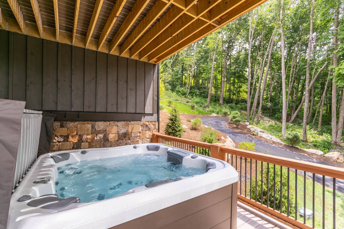 Cabin ∙ 4 Bedrooms ∙ 12 Guests - Roan Mountain, TN