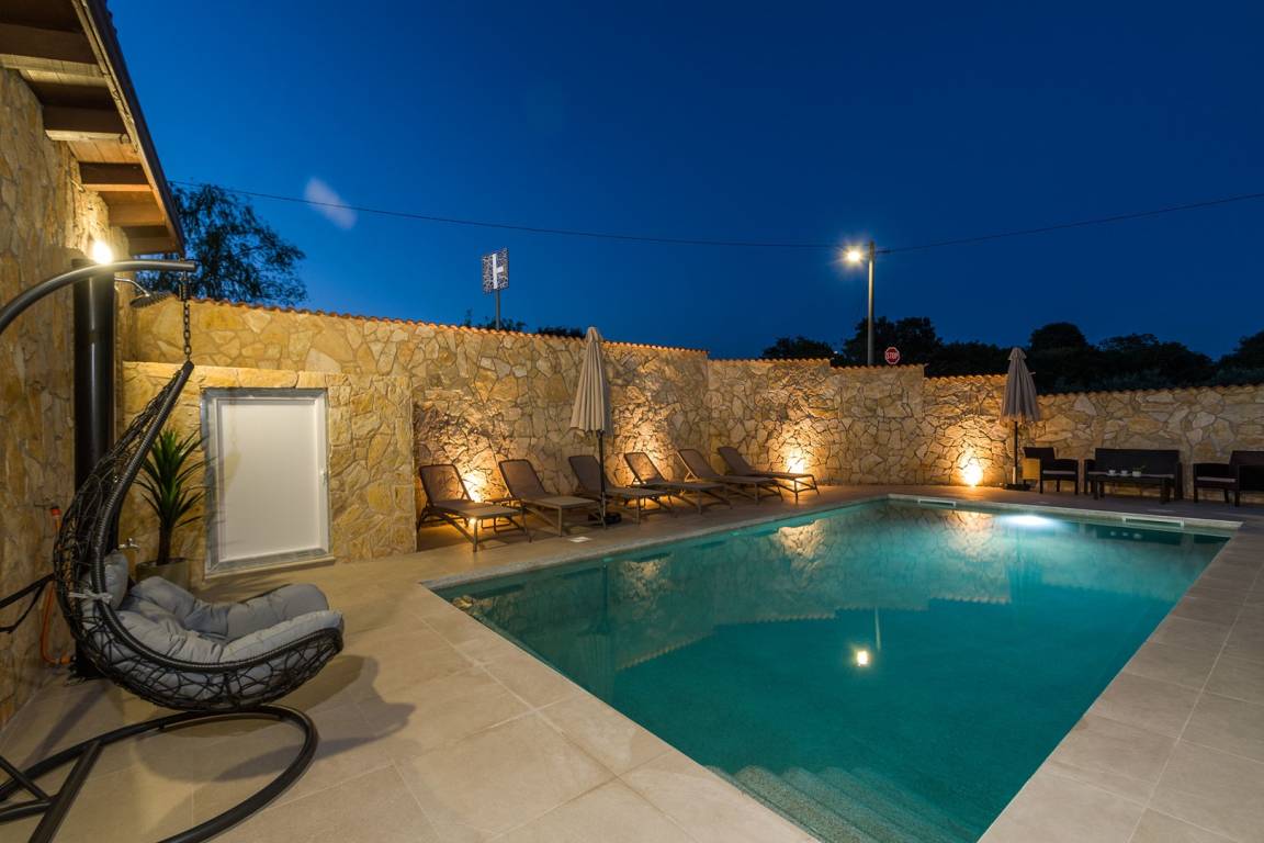 350 M² Villa ∙ 6 Habitaciones ∙ 12 Huéspedes - Pula