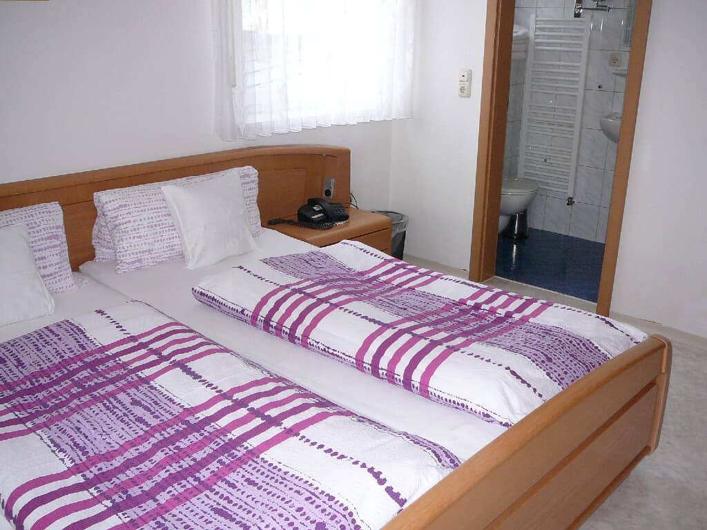 75 M² Ferienwohnung ∙ 2 Schlafzimmer ∙ 5 Gäste - Neualbenreuth