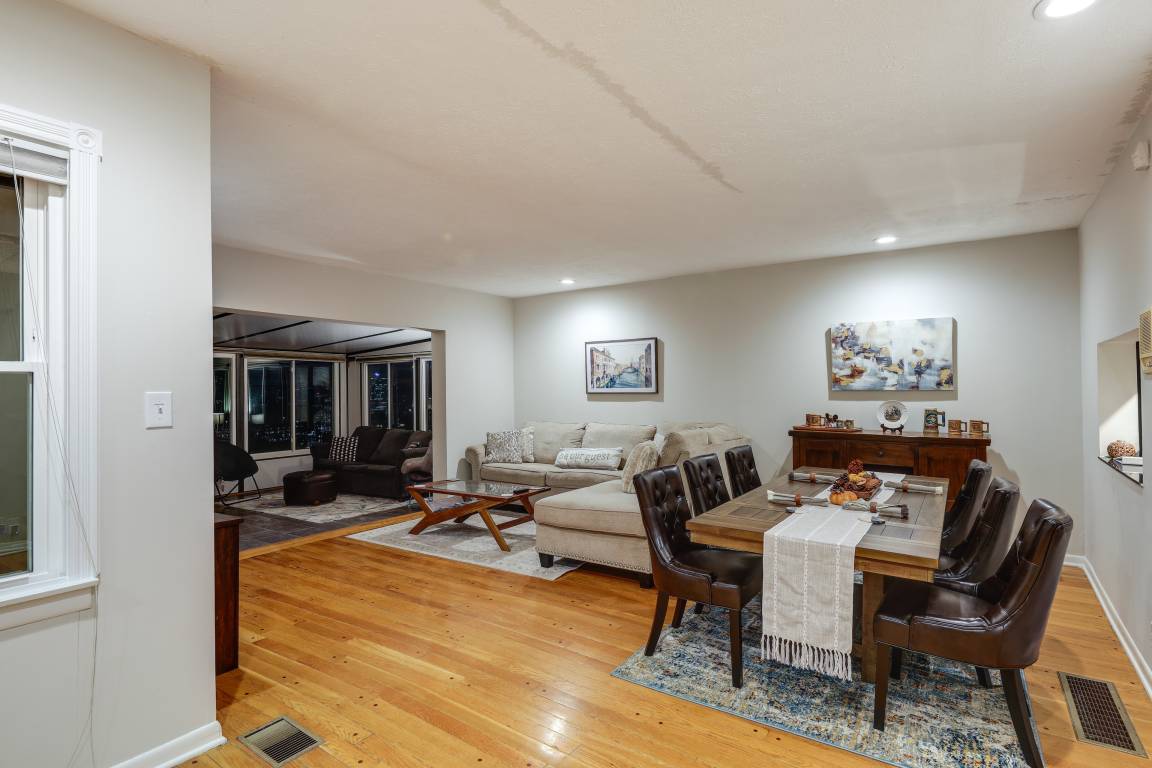 125 M² House ∙ 2 Bedrooms ∙ 8 Guests - Cincinnati