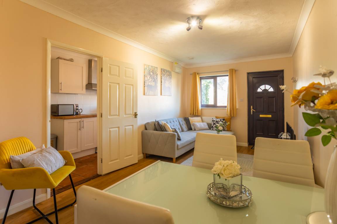 55 M² House ∙ 2 Bedrooms ∙ 6 Guests - Colchester