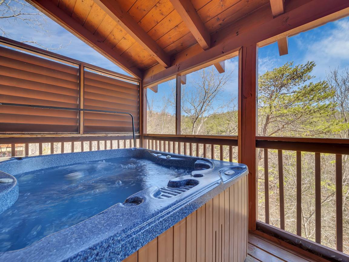 Cabin ∙ 5 Bedrooms ∙ 14 Guests - Pigeon Forge, TN