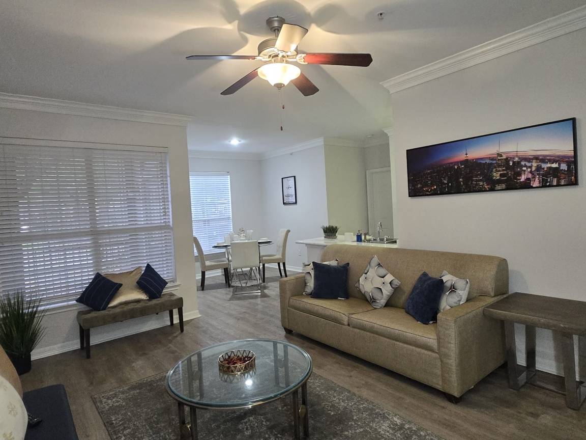 105 M² Apartment ∙ 2 Bedrooms ∙ 6 Guests - Stafford, TX