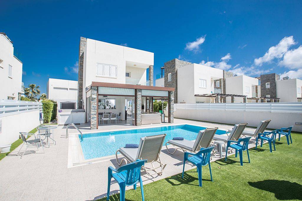 Cottage ∙ 4 Bedrooms ∙ 8 Guests - Fig Tree