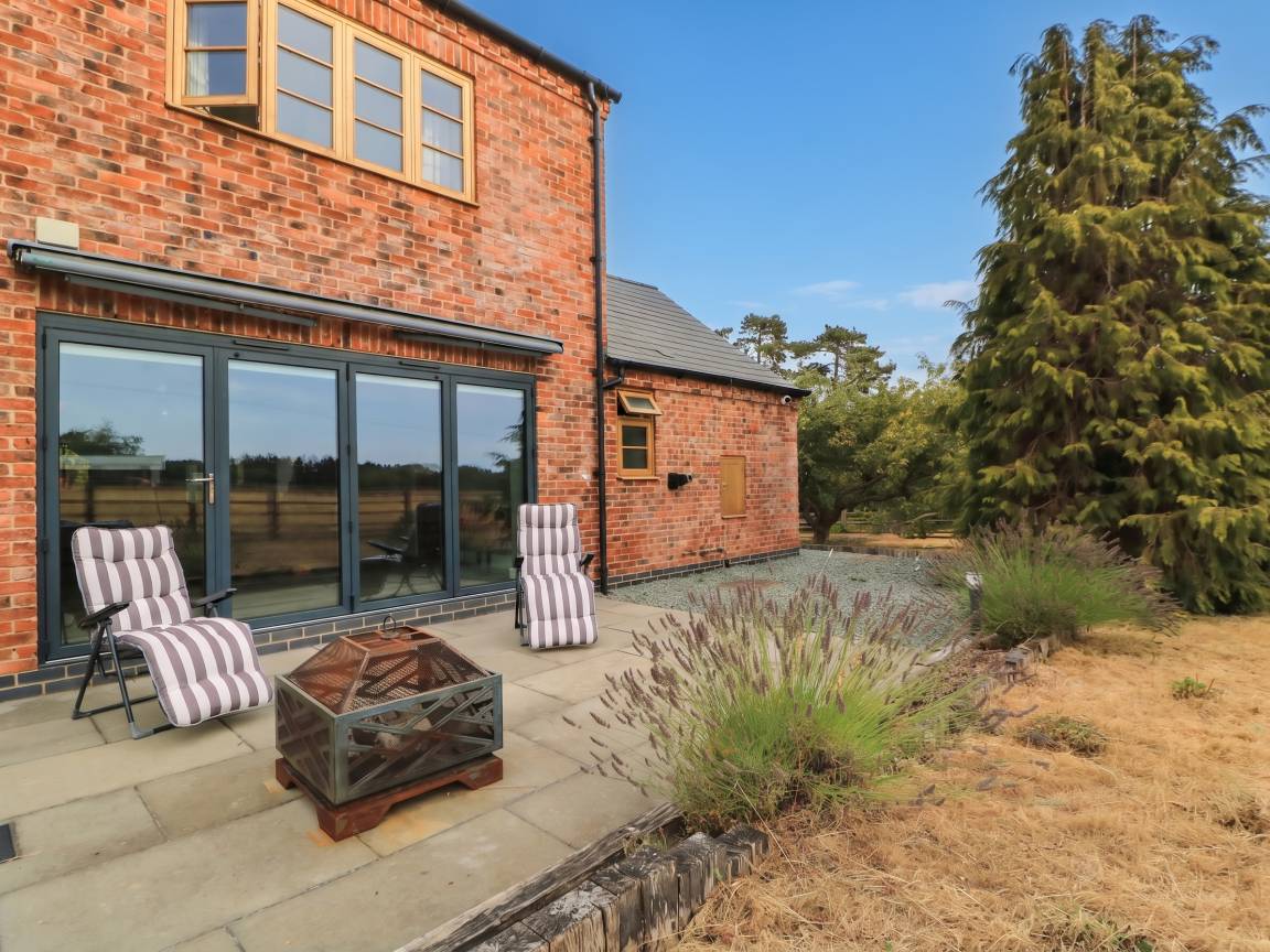 Cottage ∙ 8 Bedrooms ∙ 16 Guests - Gloucestershire