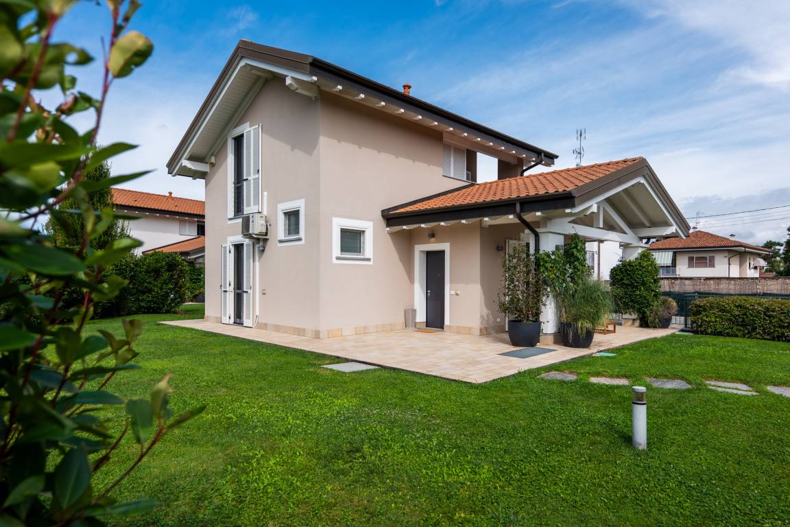 180 M² Apartamento ∙ 4 Habitaciones ∙ 10 Huéspedes - Borgomanero