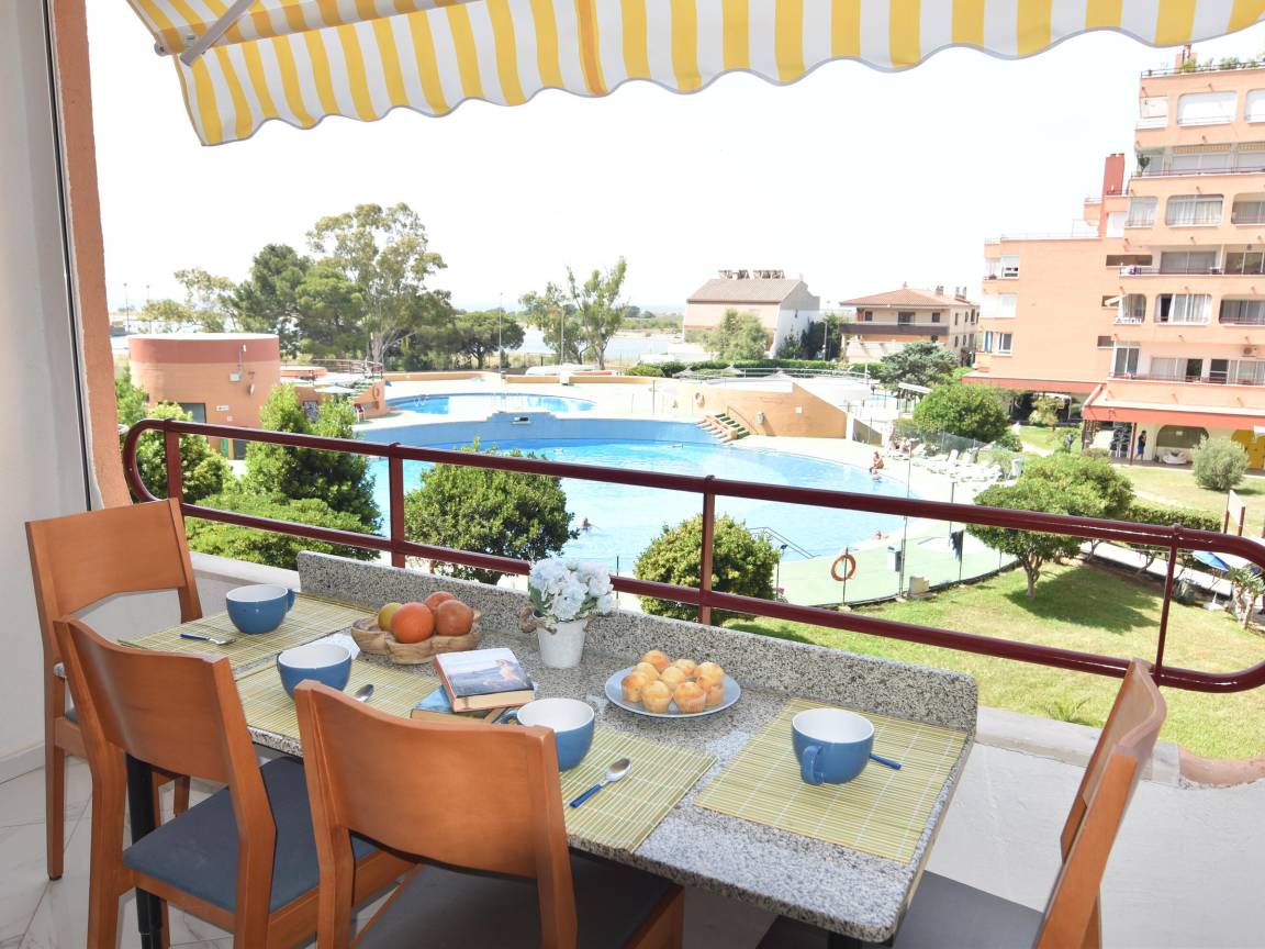 65 M² Apartment ∙ 2 Bedrooms ∙ 6 Guests - Roses