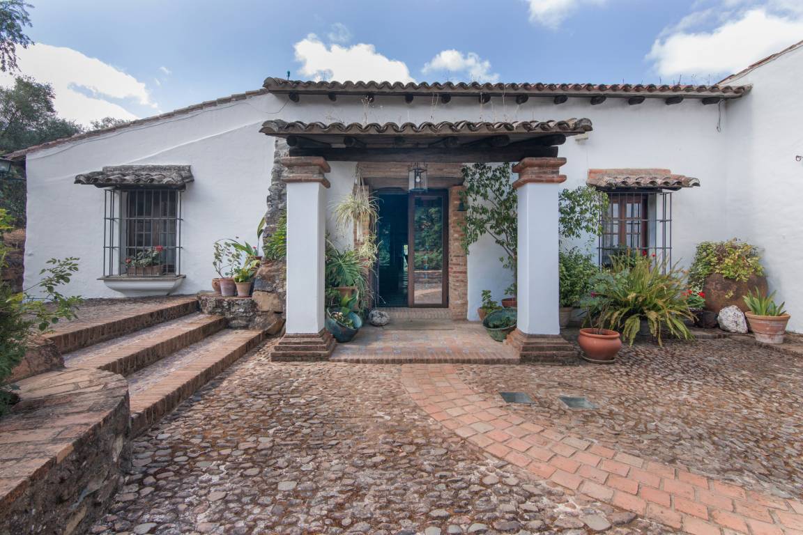 300 M² House ∙ 5 Bedrooms ∙ 10 Guests - Nerva