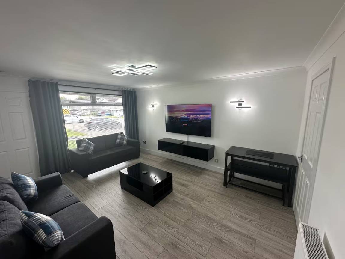 64 M² Apartment ∙ 2 Bedrooms ∙ 5 Guests - Stirling
