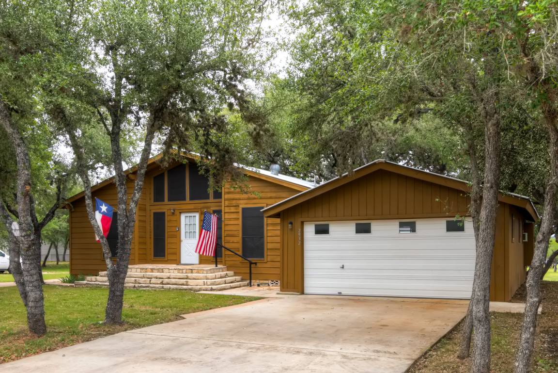 185 M² House ∙ 4 Bedrooms ∙ 8 Guests - Comal Park, Canyon Lake