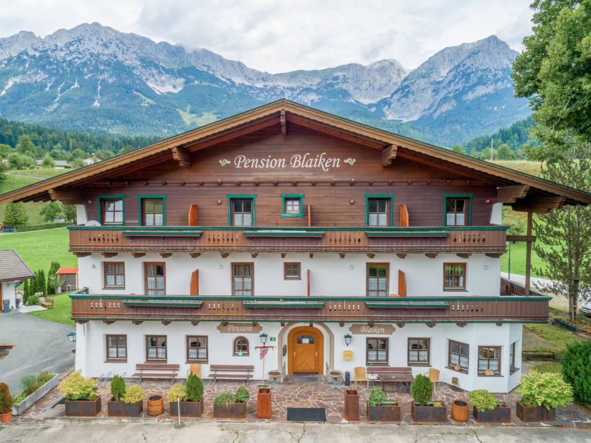 600 M² Ferienhaus ∙ 8 Schlafzimmer ∙ 18 Gäste - Wilder Kaiser