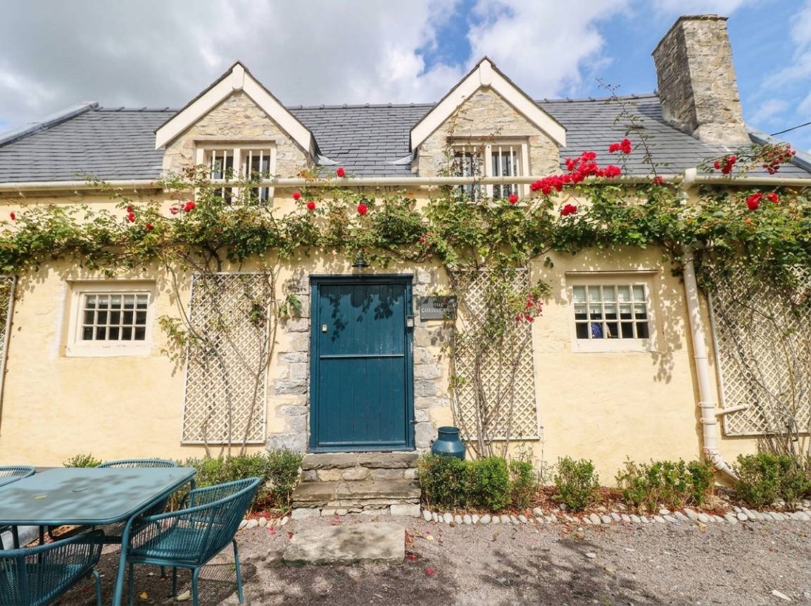 Cottage ∙ 2 Bedrooms ∙ 4 Guests - Barry